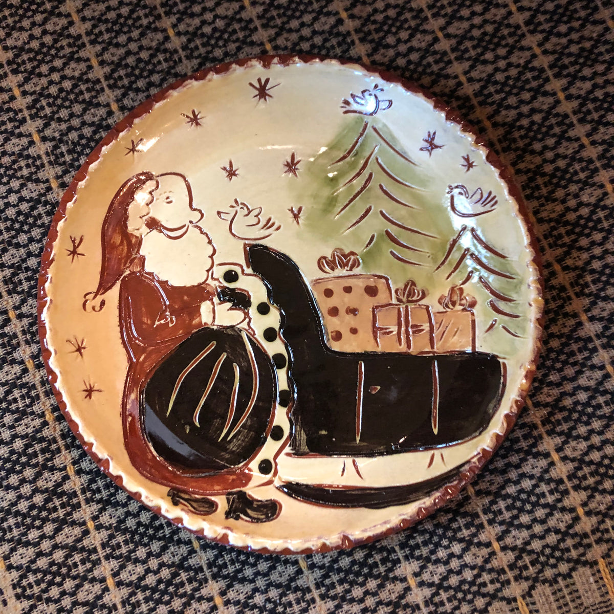 Sgraffito Redware Plate Santa loading his sleigh – Cottage House Primitives